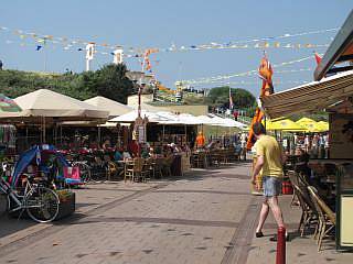 De badplaats Zoutelande in Zeeland. De attracties en overnachten.
